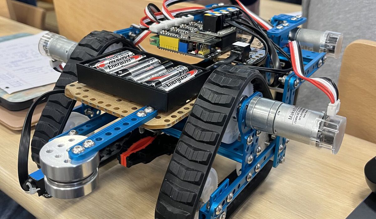 RobAFIS 2024-2025 : les élèves ingénieurs de l’ESILV décrochent la 4eme place du concours de ...